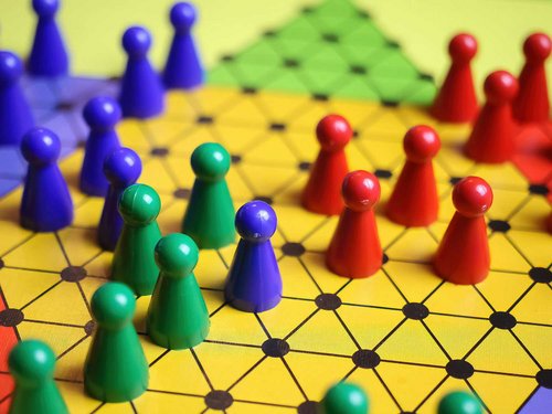 Halma: Ein strategisches Online-Spiel für Jung und Alt